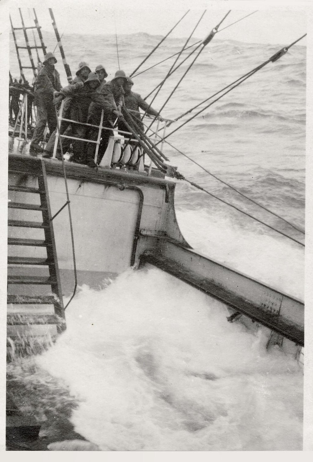 Valtameret raakapurjein – merikapteenin matkat seitsemällä merellä ...